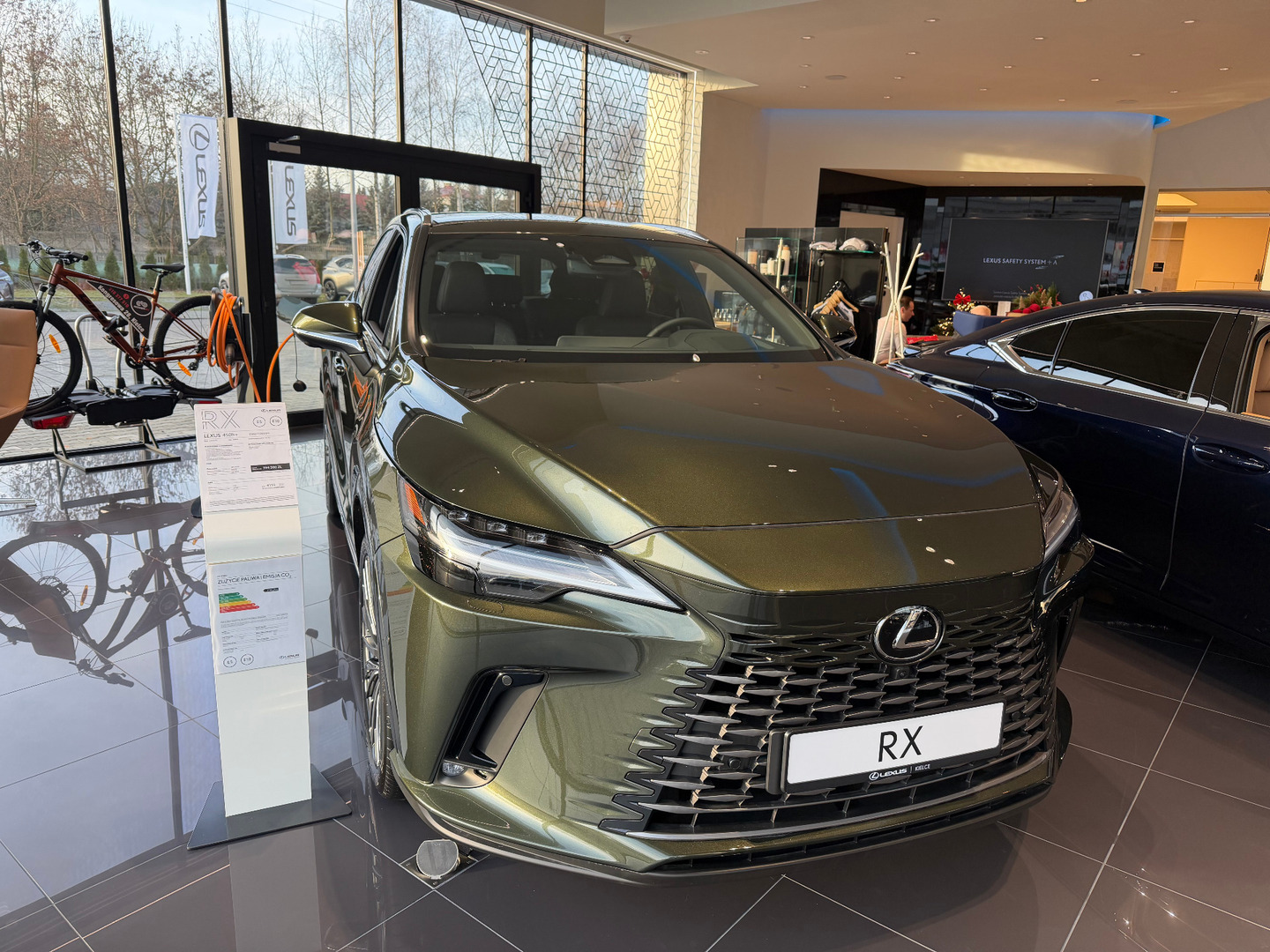 Oferta samochodu Lexus RX 2.5 Hybryda Plug-in 2025 394 500 zł brutto ...